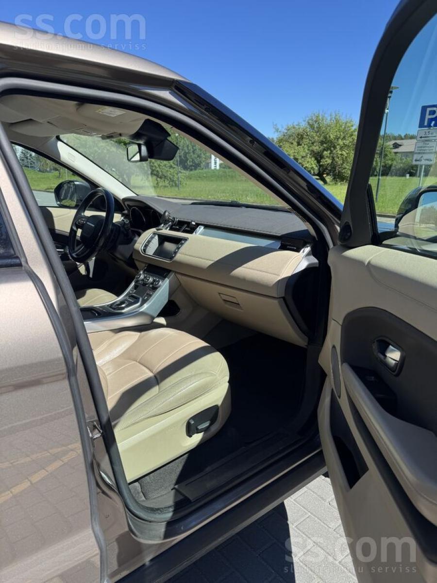 Brown Land Rover Range Rover Evoque 2017 in Riga, with an engine capacity of 2.00 L and mileage of 130 thousand km for 15900 €, photo 19 on AUTOMOTO.COM.LV