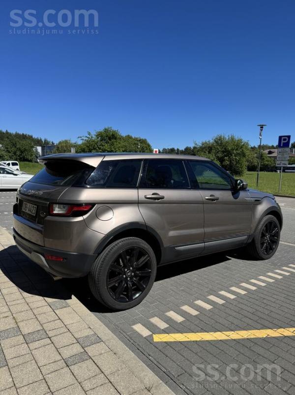 Brūns Land Rover Range Rover Evoque 2017 Rīga, ar dzinēja tilpumu 2.00 L un nobraukumu 131 tūkst. km par 10900 €, foto 4 vietnē AUTOMOTO.COM.LV