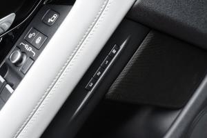 Brūns Land Rover Range Rover Evoque 2019 Mārupe, ar dzinēja tilpumu 2.00 L un nobraukumu 81 tūkst. km par 25000 €, foto 10 vietnē AUTOMOTO.COM.LV