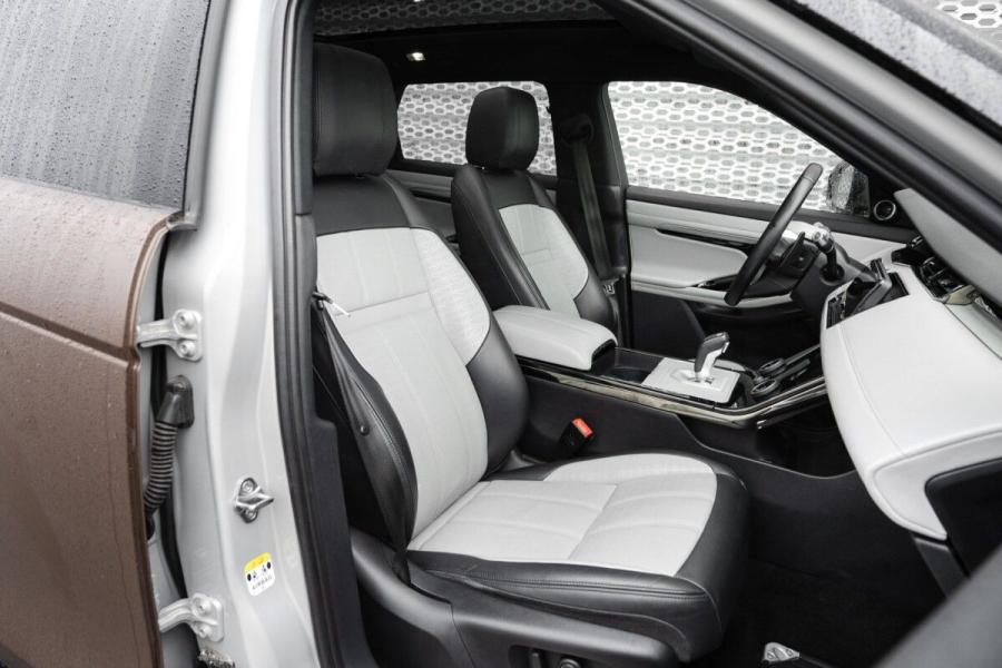 Brūns Land Rover Range Rover Evoque 2019 Mārupe, ar dzinēja tilpumu 2.00 L un nobraukumu 81 tūkst. km par 25000 €, foto 30 vietnē AUTOMOTO.COM.LV