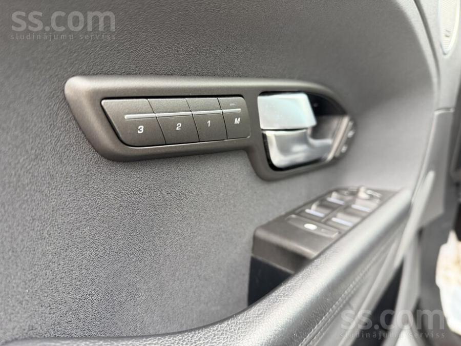 Land Rover Range Rover Evoque 2014 in Riga, with an engine capacity of 2.20 L and mileage of 155 thousand km for 11995 €, photo 9 on AUTOMOTO.COM.LV