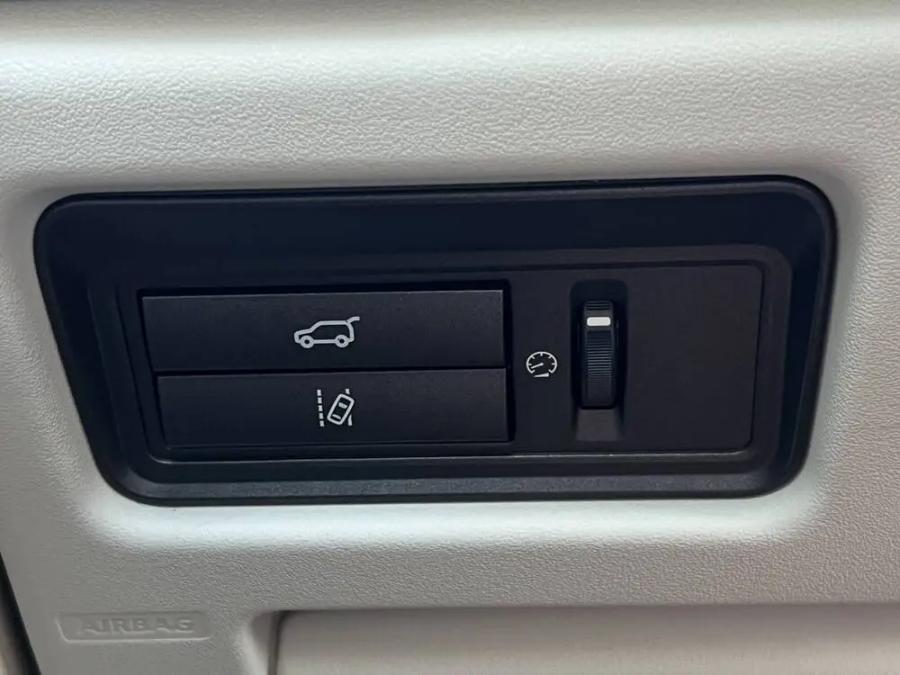 Land Rover Range Rover Evoque 2014 Rīga, ar dzinēja tilpumu 2.20 L un nobraukumu 216 tūkst. km par 11950 €, foto 29 vietnē AUTOMOTO.COM.LV
