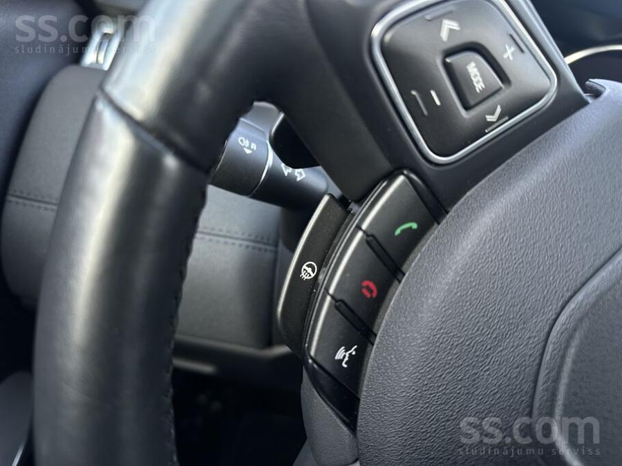Land Rover Range Rover Evoque 2019 in Jelgava, with an engine capacity of 2.00 L and mileage of 99 thousand km for 15700 €, photo 12 on AUTOMOTO.COM.LV