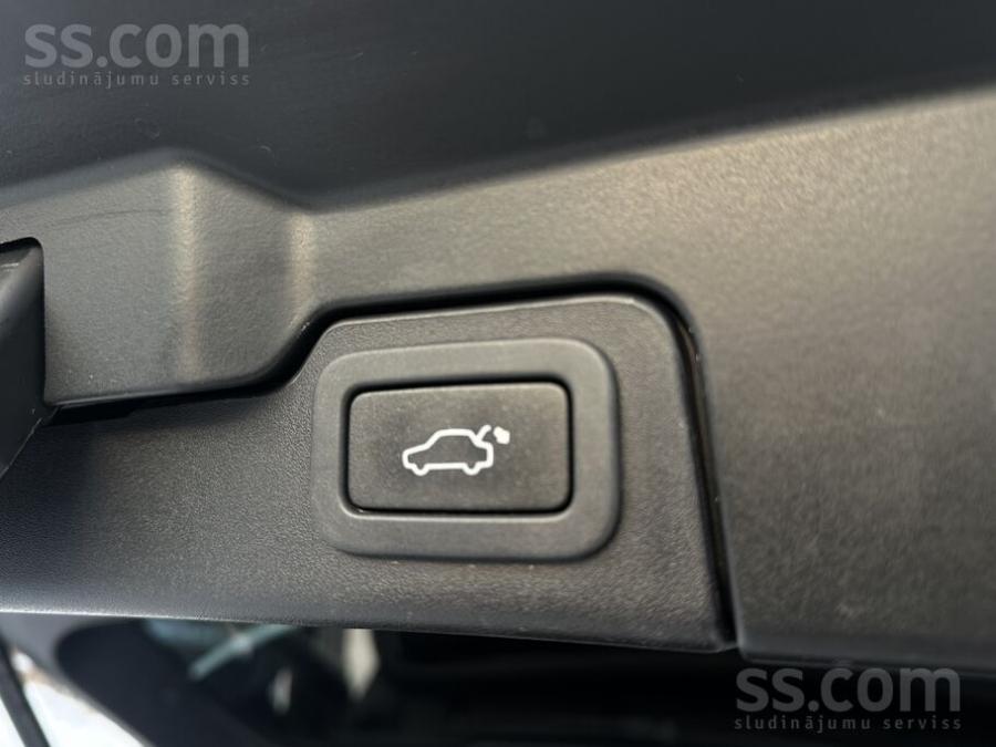 Land Rover Range Rover Evoque 2019 in Jelgava, with an engine capacity of 2.00 L and mileage of 99 thousand km for 15700 €, photo 16 on AUTOMOTO.COM.LV