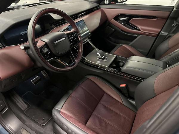 Land Rover Range Rover Evoque 2025 in Vilnius, with an engine capacity of 2.00 L and mileage of 13 thousand km for 50900 €, photo 8 on AUTOMOTO.COM.LV