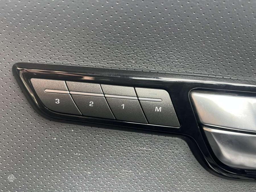 Green Land Rover Range Rover Evoque 2012 in Taurage, with an engine capacity of 2.18 L and mileage of 207 thousand km for 9700 €, photo 17 on AUTOMOTO.COM.LV