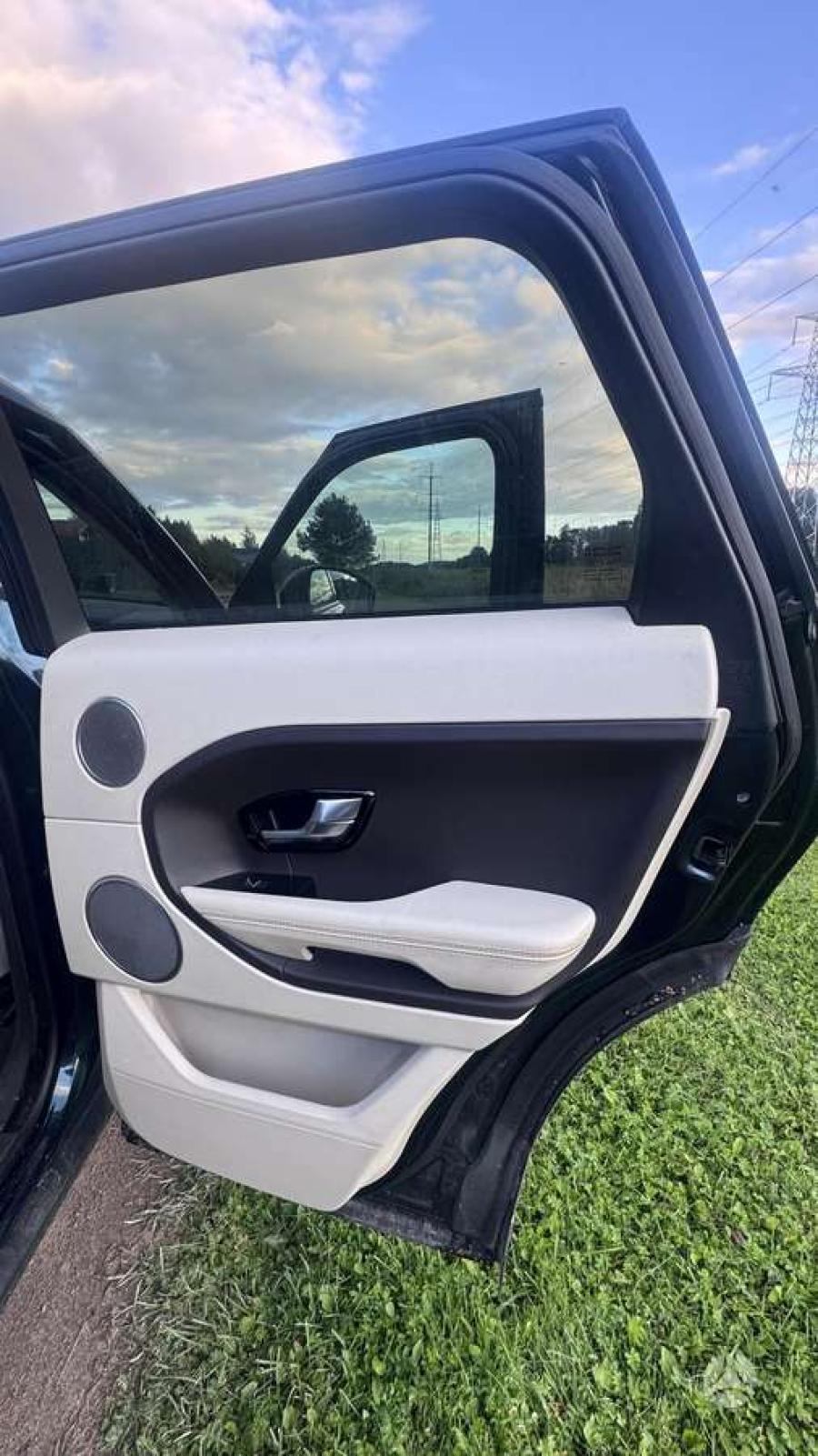 Green Land Rover Range Rover Evoque 2015 in Vilnius, with an engine capacity of 2.18 L and mileage of 291 thousand km for 9999 €, photo 10 on AUTOMOTO.COM.LV