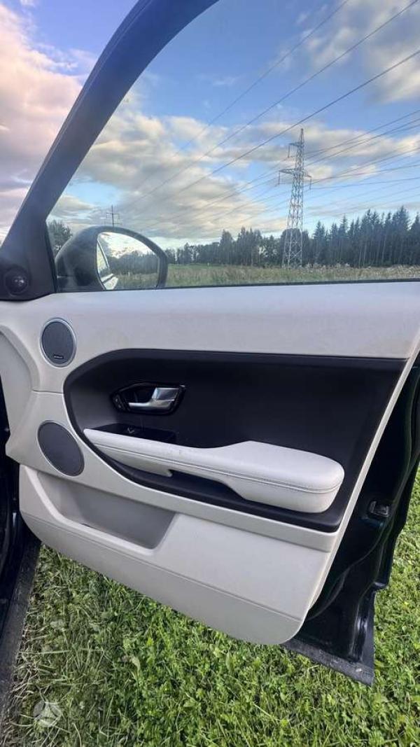 Green Land Rover Range Rover Evoque 2015 in Vilnius, with an engine capacity of 2.18 L and mileage of 291 thousand km for 9999 €, photo 11 on AUTOMOTO.COM.LV