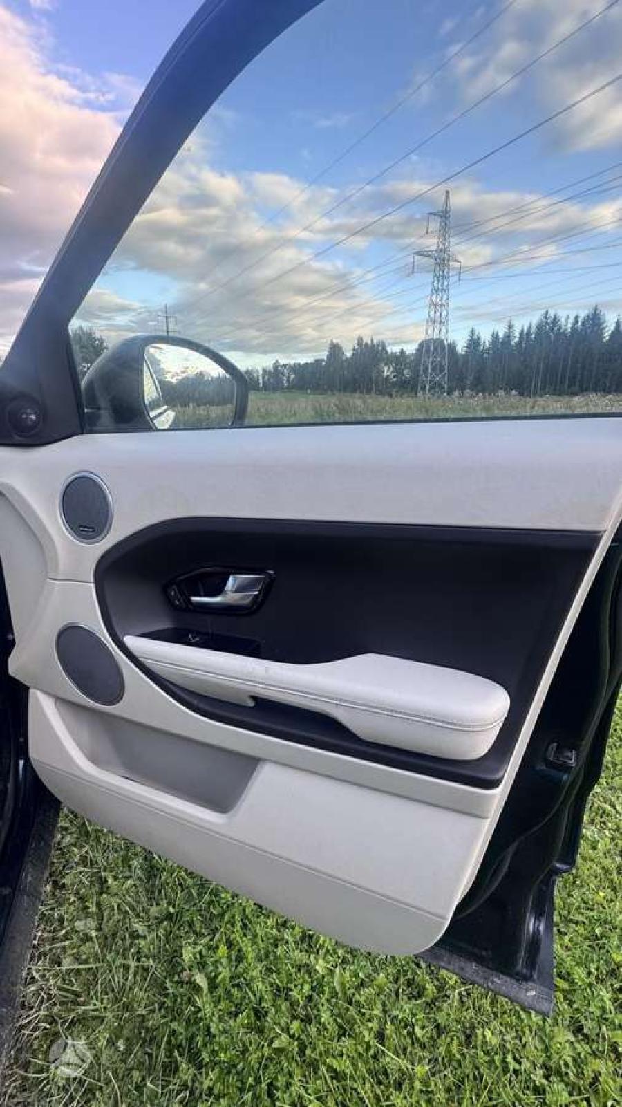Green Land Rover Range Rover Evoque 2015 in Vilnius, with an engine capacity of 2.18 L and mileage of 291 thousand km for 9999 €, photo 11 on AUTOMOTO.COM.LV