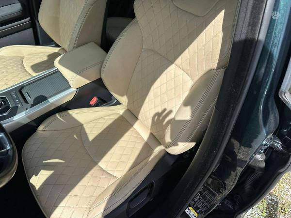 Green Land Rover Range Rover Evoque 2017 in Jurbarkas, with an engine capacity of 2.00 L and mileage of 137 thousand km for 11999 €, photo 11 on AUTOMOTO.COM.LV