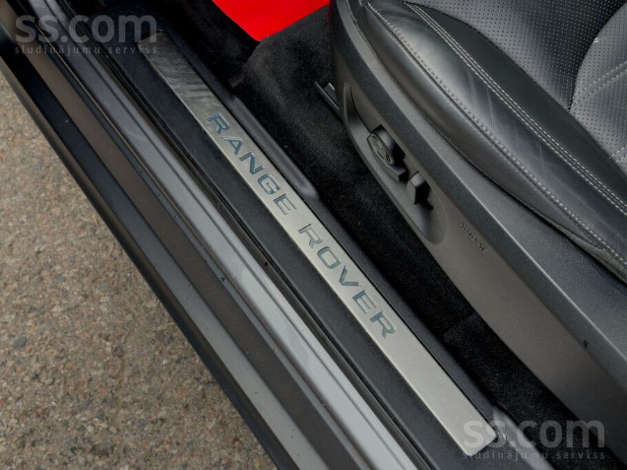 Grey Land Rover Range Rover Evoque 2016 in Daugavpils, with an engine capacity of 2.00 L and mileage of 235 thousand km for 12800 €, photo 7 on AUTOMOTO.COM.LV