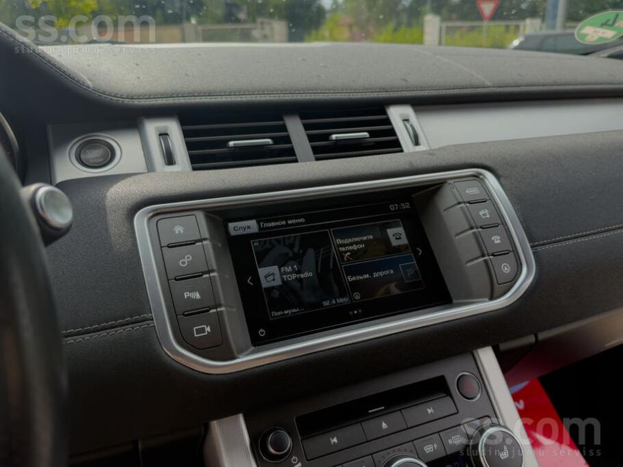 Grey Land Rover Range Rover Evoque 2016 in Daugavpils, with an engine capacity of 2.00 L and mileage of 235 thousand km for 12800 €, photo 10 on AUTOMOTO.COM.LV