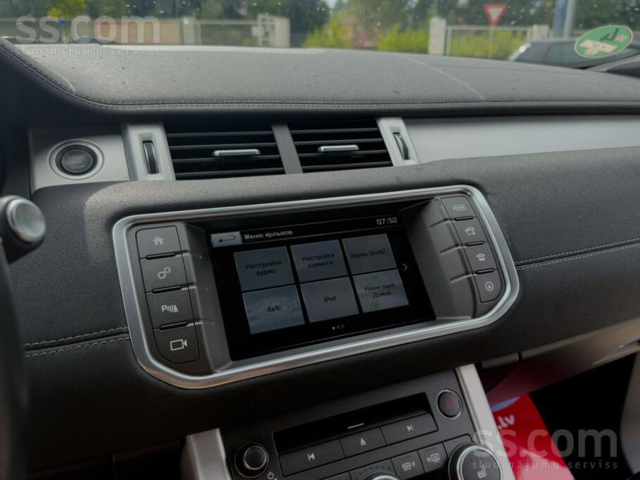 Grey Land Rover Range Rover Evoque 2016 in Daugavpils, with an engine capacity of 2.00 L and mileage of 235 thousand km for 12800 €, photo 12 on AUTOMOTO.COM.LV