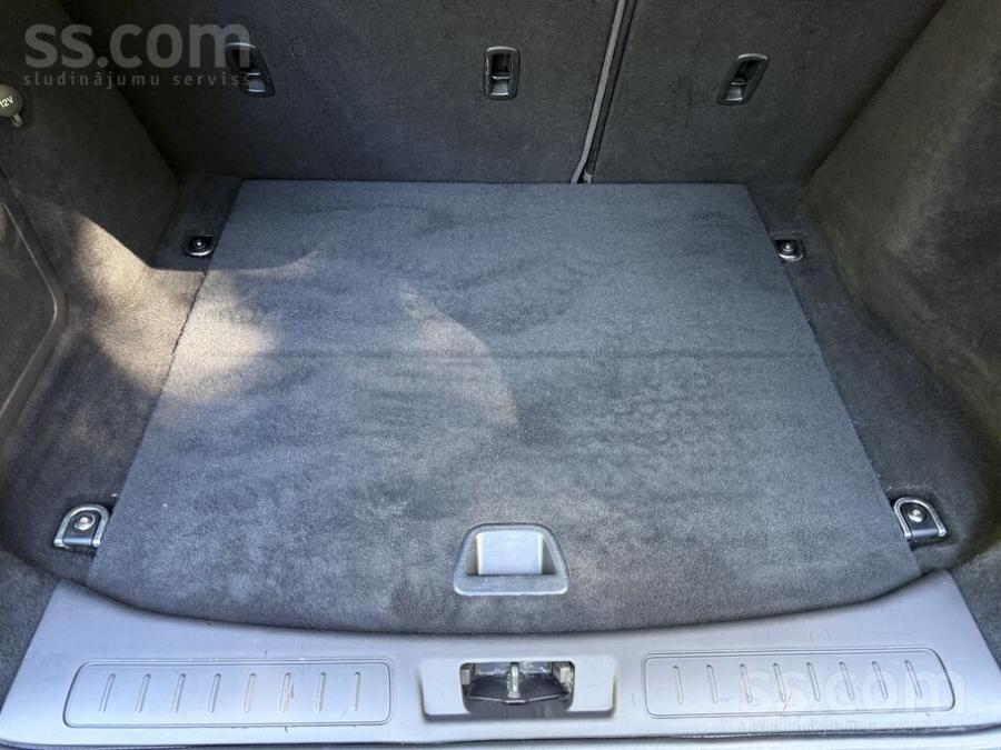 Pelēks Land Rover Range Rover Evoque 2012 Rīga, ar dzinēja tilpumu 2.20 L un nobraukumu 186 tūkst. km par 8690 €, foto 14 vietnē AUTOMOTO.COM.LV