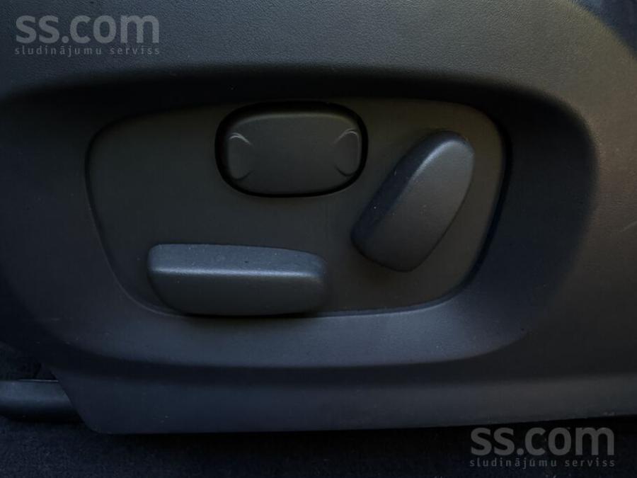 Pelēks Land Rover Range Rover Evoque 2012 Rīga, ar dzinēja tilpumu 2.20 L un nobraukumu 186 tūkst. km par 8690 €, foto 17 vietnē AUTOMOTO.COM.LV