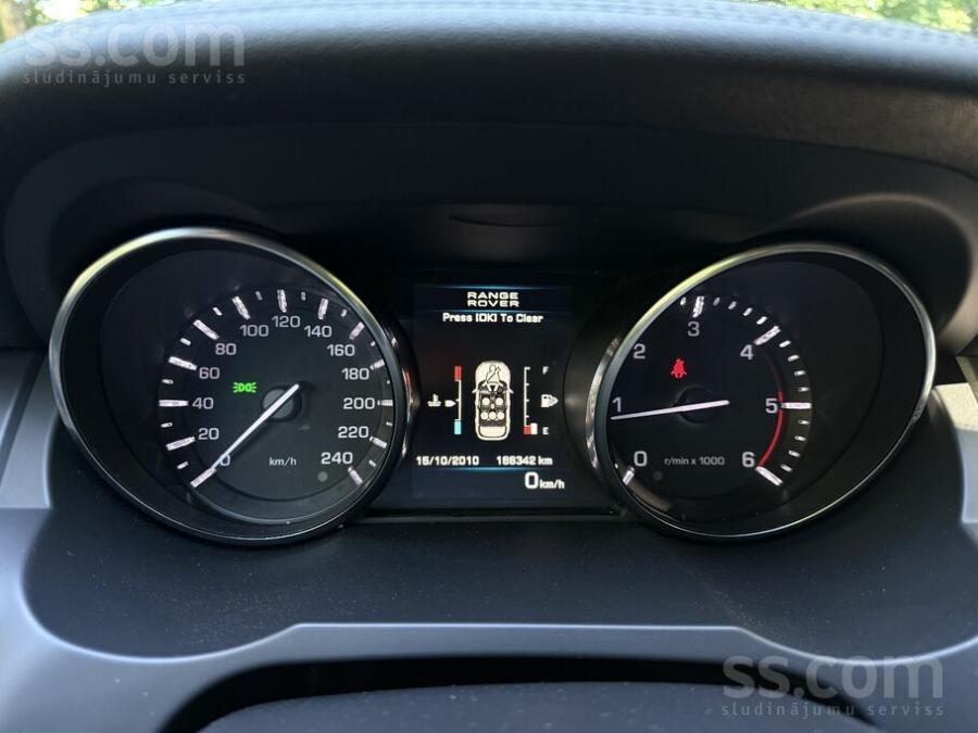 Pelēks Land Rover Range Rover Evoque 2012 Rīga, ar dzinēja tilpumu 2.20 L un nobraukumu 186 tūkst. km par 8690 €, foto 22 vietnē AUTOMOTO.COM.LV