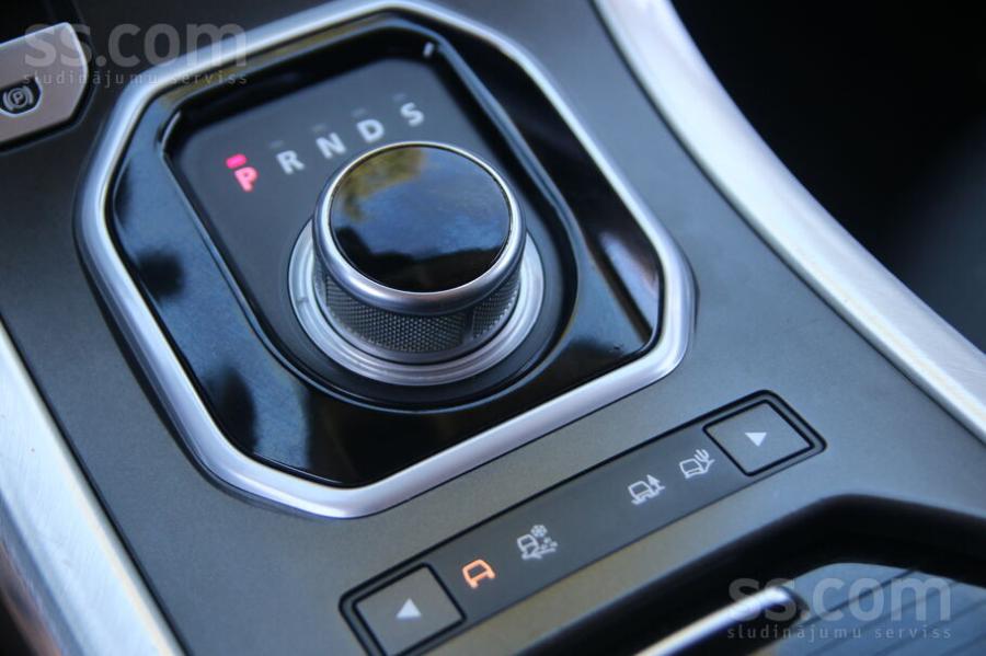 Pelēks Land Rover Range Rover Evoque 2012 Rīga, ar dzinēja tilpumu 2.20 L un nobraukumu 0 tūkst. km par 11390 €, foto 24 vietnē AUTOMOTO.COM.LV