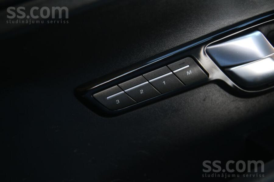 Pelēks Land Rover Range Rover Evoque 2012 Rīga, ar dzinēja tilpumu 2.20 L un nobraukumu 0 tūkst. km par 11390 €, foto 27 vietnē AUTOMOTO.COM.LV