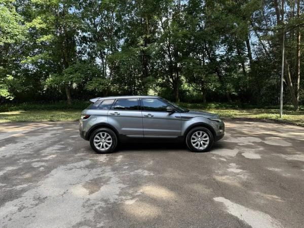 Pelēks Land Rover Range Rover Evoque 2012 Rīga, ar dzinēja tilpumu 2.20 L un nobraukumu 186 tūkst. km par 8690 €, foto 7 vietnē AUTOMOTO.COM.LV