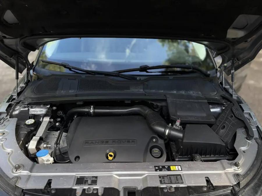 Grey Land Rover Range Rover Evoque 2012 in Riga, with an engine capacity of 2.20 L and mileage of 186 thousand km for 8690 €, photo 27 on AUTOMOTO.COM.LV