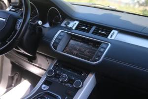 Grey Land Rover Range Rover Evoque 2012 in Riga, with an engine capacity of 2.20 L and mileage of 156 thousand km for 11390 €, photo 17 on AUTOMOTO.COM.LV