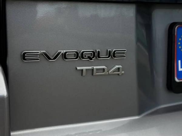 Pelēks Land Rover Range Rover Evoque 2012 Rēzekne, ar dzinēja tilpumu 2.20 L un nobraukumu 232 tūkst. km par 11990 €, foto 7 vietnē AUTOMOTO.COM.LV