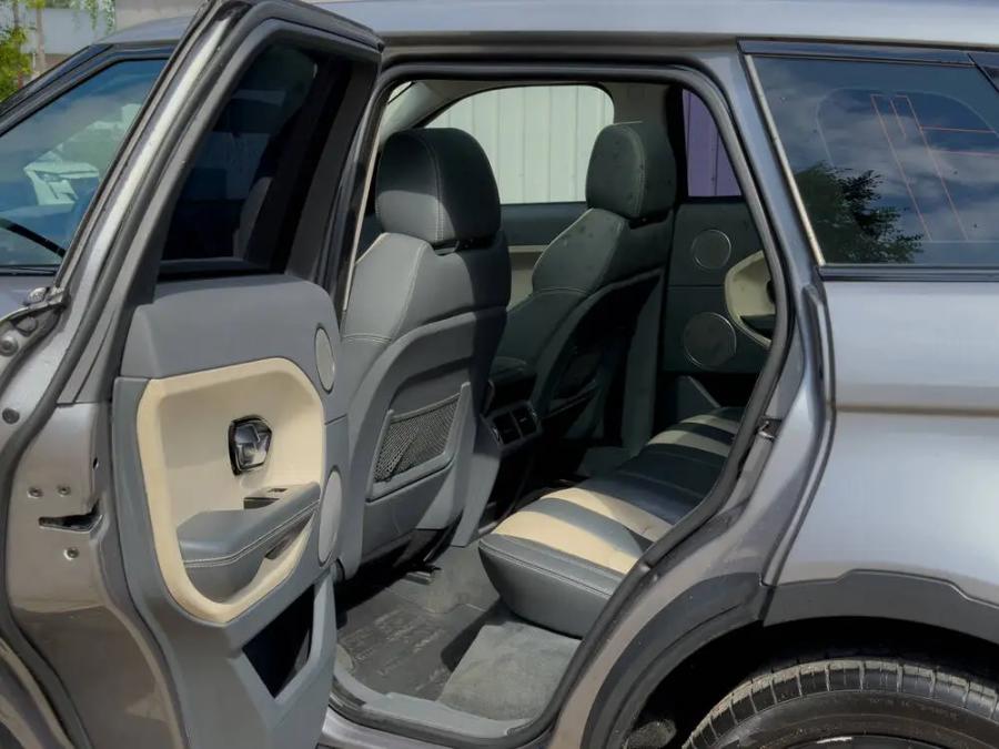Grey Land Rover Range Rover Evoque 2012 in Daugavpils, with an engine capacity of 2.20 L and mileage of 275 thousand km for 12500 €, photo 10 on AUTOMOTO.COM.LV