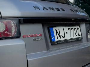 Grey Land Rover Range Rover Evoque 2012 in Daugavpils, with an engine capacity of 2.20 L and mileage of 275 thousand km for 12500 €, photo 13 on AUTOMOTO.COM.LV