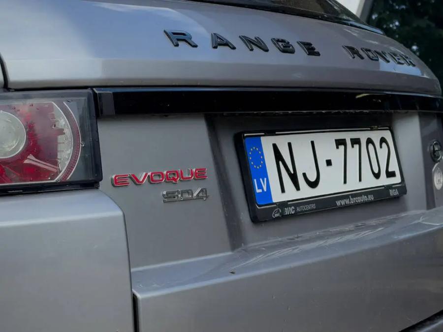 Grey Land Rover Range Rover Evoque 2012 in Daugavpils, with an engine capacity of 2.20 L and mileage of 275 thousand km for 12500 €, photo 13 on AUTOMOTO.COM.LV