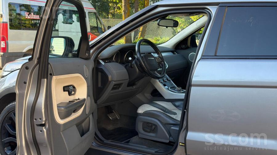 Pelēks Land Rover Range Rover Evoque 2012 Daugavpils, ar dzinēja tilpumu 2.20 L un nobraukumu 275 tūkst. km par 11250 €, foto 6 vietnē AUTOMOTO.COM.LV