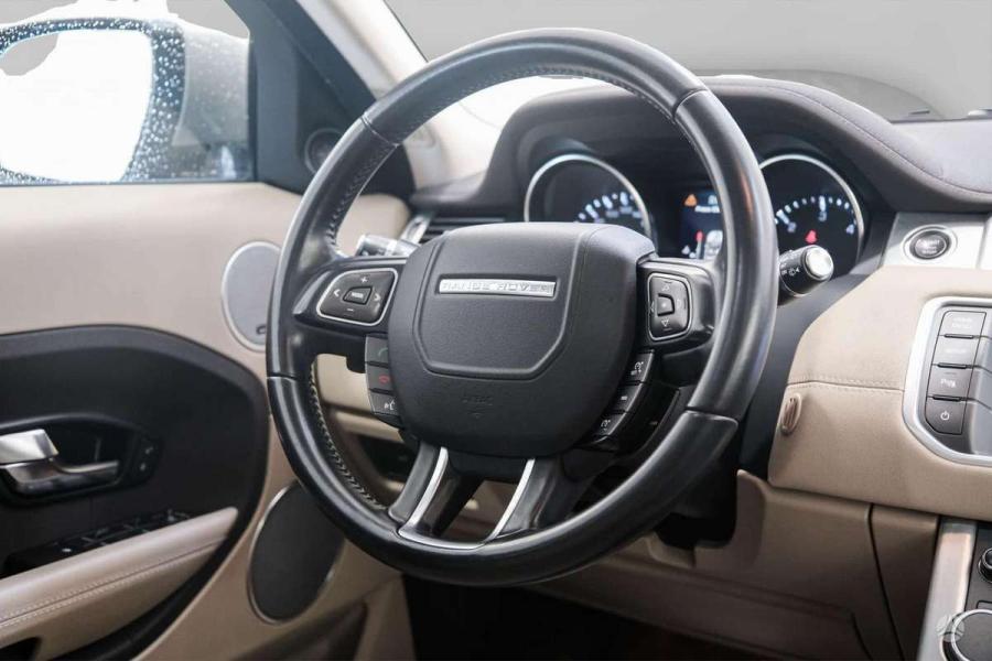 Pelēks Land Rover Range Rover Evoque 2012 Kauņa, ar dzinēja tilpumu 2.20 L un nobraukumu 220 tūkst. km par 9900 €, foto 7 vietnē AUTOMOTO.COM.LV