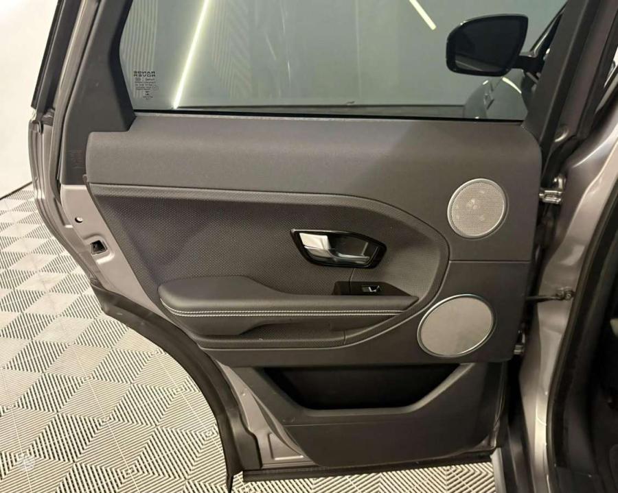 Grey Land Rover Range Rover Evoque 2013 in Marijampole, with an engine capacity of 2.18 L and mileage of 193 thousand km for 12999 €, photo 20 on AUTOMOTO.COM.LV