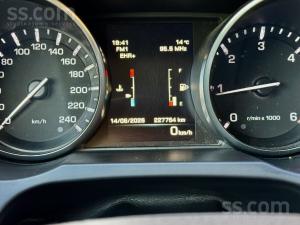 Pelēks Land Rover Range Rover Evoque 2014 Jelgava, ar dzinēja tilpumu 2.20 L un nobraukumu 0 tūkst. km par 10350 €, foto 17 vietnē AUTOMOTO.COM.LV