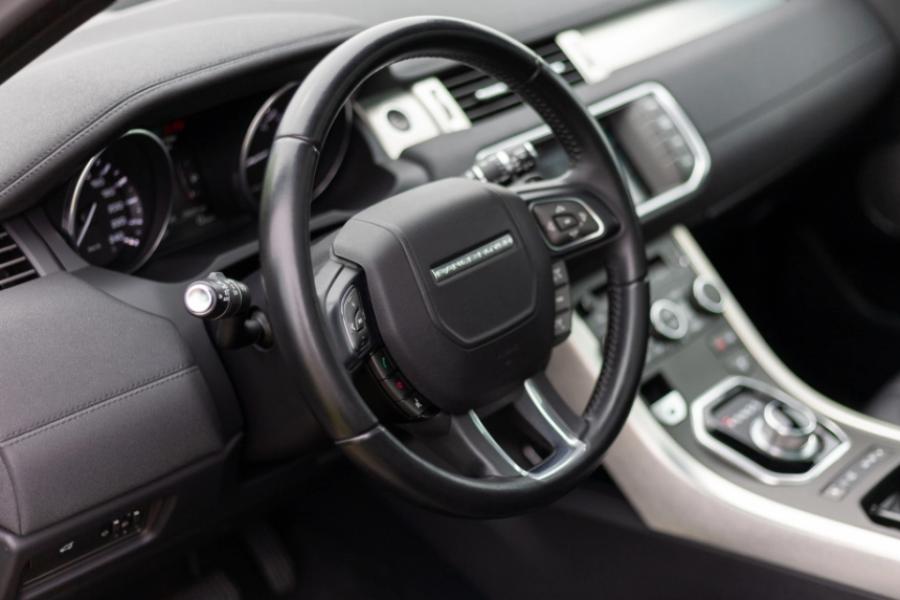 Grey Land Rover Range Rover Evoque 2014 in Riga, with an engine capacity of 2.20 L and mileage of 155 thousand km for 13995 €, photo 26 on AUTOMOTO.COM.LV