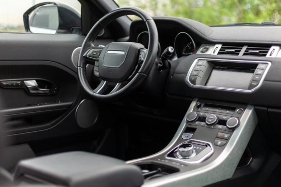 Grey Land Rover Range Rover Evoque 2014 in Riga, with an engine capacity of 2.20 L and mileage of 155 thousand km for 13995 €, photo 28 on AUTOMOTO.COM.LV