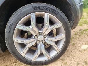 Pelēks Land Rover Range Rover Evoque 2015 Viļņa, ar dzinēja tilpumu 2.18 L un nobraukumu 217 tūkst. km par 9500 €, foto 23 vietnē AUTOMOTO.COM.LV