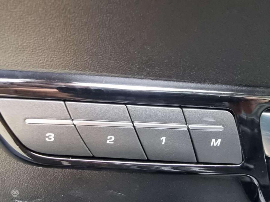 Grey Land Rover Range Rover Evoque 2015 in Vilnius, with an engine capacity of 2.18 L and mileage of 217 thousand km for 8500 €, photo 18 on AUTOMOTO.COM.LV