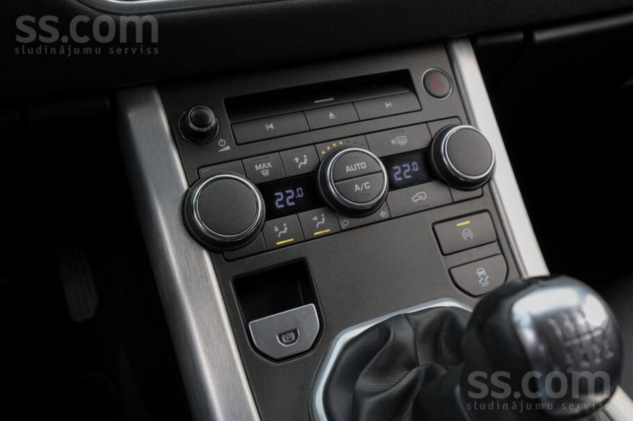 Grey Land Rover Range Rover Evoque 2015 in Jelgava, with an engine capacity of 2.20 L and mileage of 124 thousand km for 10990 €, photo 16 on AUTOMOTO.COM.LV