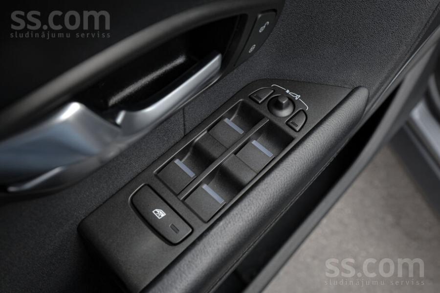 Grey Land Rover Range Rover Evoque 2015 in Jelgava, with an engine capacity of 2.20 L and mileage of 124 thousand km for 10990 €, photo 21 on AUTOMOTO.COM.LV