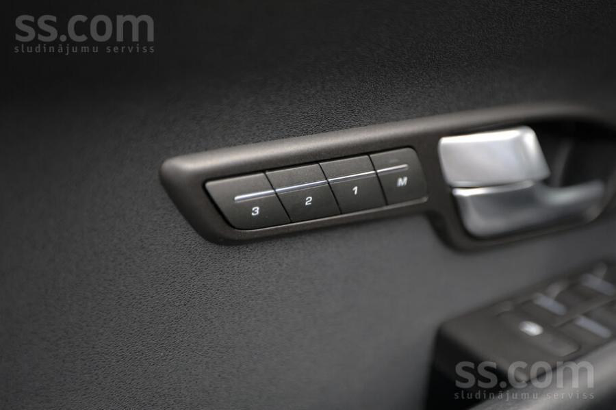 Grey Land Rover Range Rover Evoque 2015 in Jelgava, with an engine capacity of 2.20 L and mileage of 124 thousand km for 10990 €, photo 22 on AUTOMOTO.COM.LV