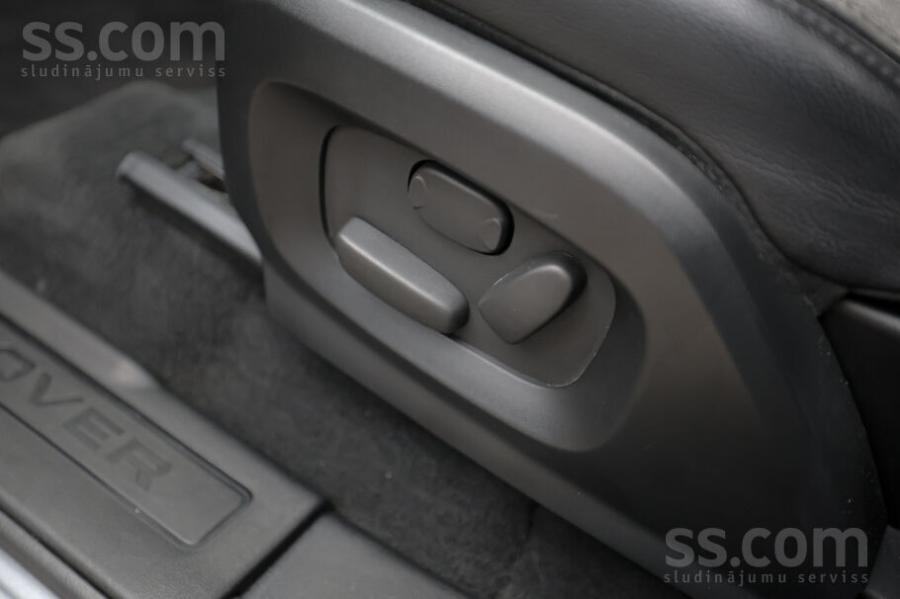 Grey Land Rover Range Rover Evoque 2015 in Jelgava, with an engine capacity of 2.20 L and mileage of 124 thousand km for 10990 €, photo 23 on AUTOMOTO.COM.LV