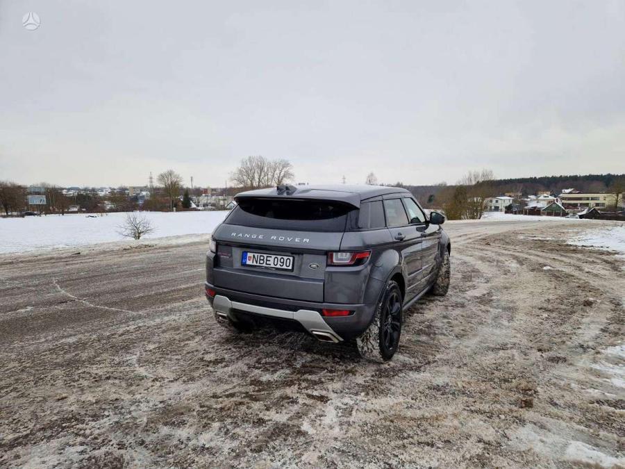 Grey Land Rover Range Rover Evoque 2016 in Siauliai, with an engine capacity of 2.00 L and mileage of 185 thousand km for 12200 €, photo 4 on AUTOMOTO.COM.LV