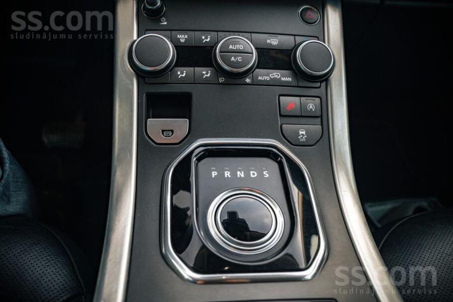 Pelēks Land Rover Range Rover Evoque 2016 Rīga, ar dzinēja tilpumu 2.00 L un nobraukumu 0 tūkst. km par 13990 €, foto 9 vietnē AUTOMOTO.COM.LV
