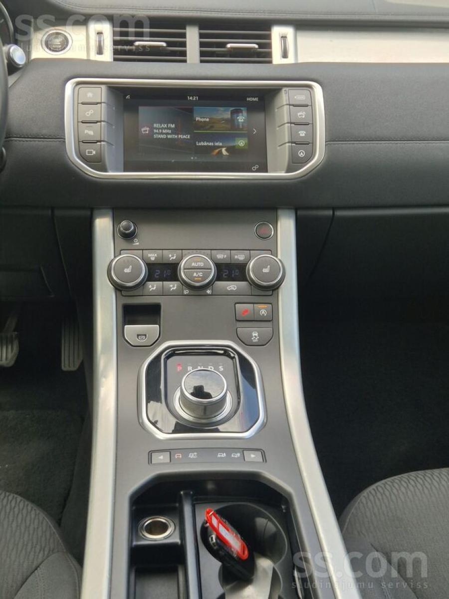 Grey Land Rover Range Rover Evoque 2016 in Riga, with an engine capacity of 2.00 L and mileage of 188 thousand km for 12490 €, photo 13 on AUTOMOTO.COM.LV