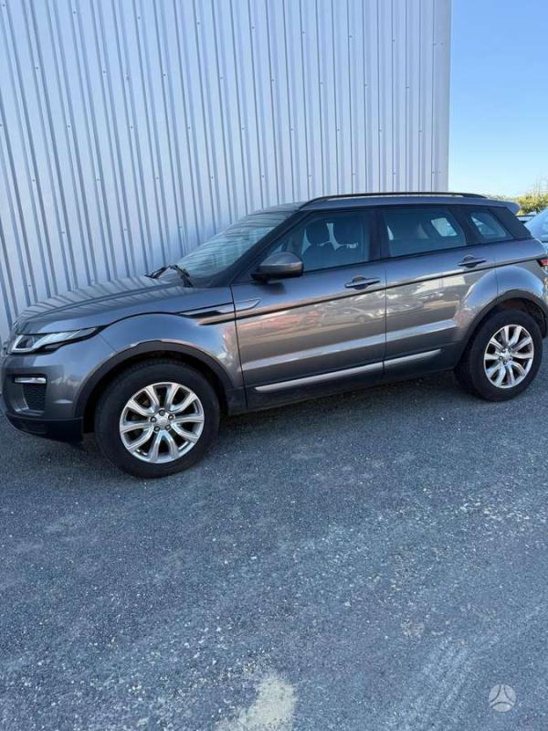 Pelēks Land Rover Range Rover Evoque 2016 Panevēža, ar dzinēja tilpumu 2.00 L un nobraukumu 159 tūkst. km par 4800 €, foto 2 vietnē AUTOMOTO.COM.LV