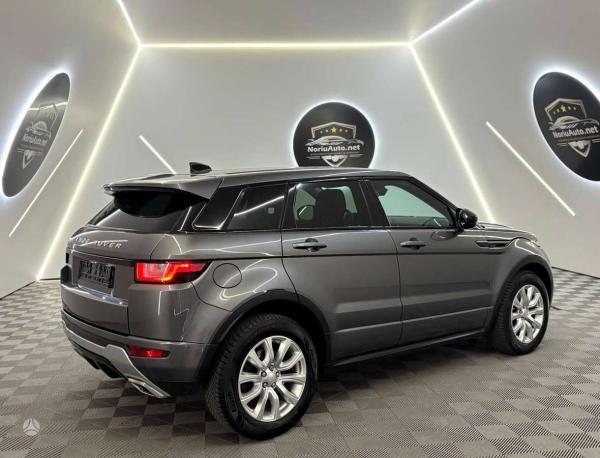 Pelēks Land Rover Range Rover Evoque 2016 Marijampole, ar dzinēja tilpumu 2.00 L un nobraukumu 224 tūkst. km par 12450 €, foto 5 vietnē AUTOMOTO.COM.LV