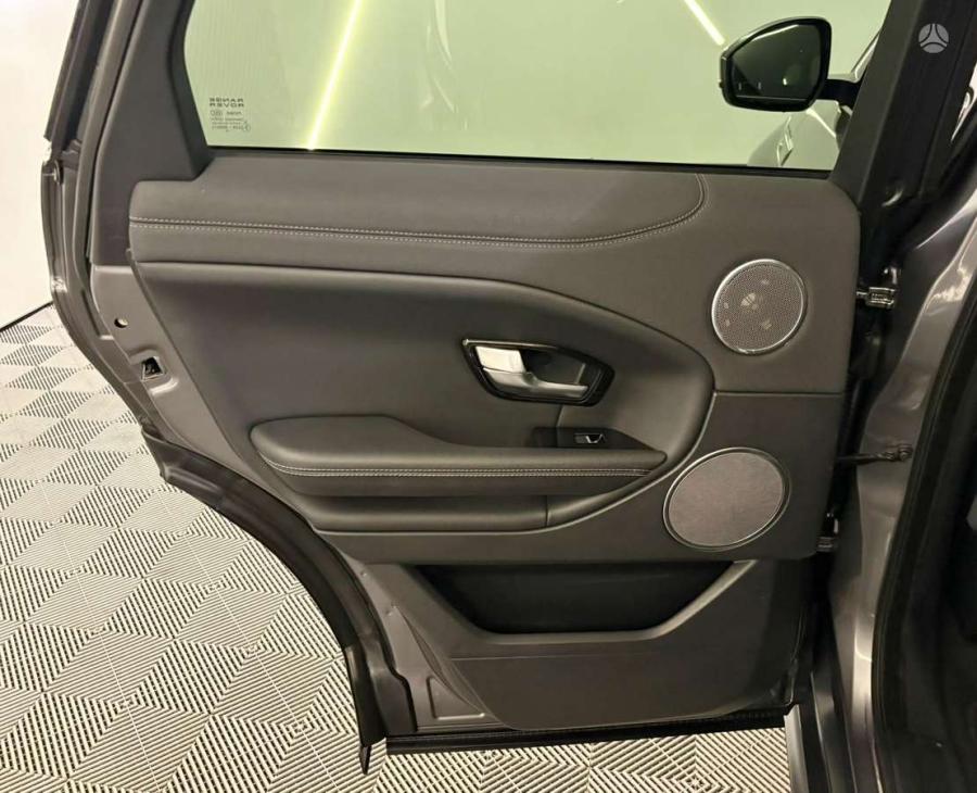 Grey Land Rover Range Rover Evoque 2016 in Marijampole, with an engine capacity of 2.00 L and mileage of 224 thousand km for 12450 €, photo 25 on AUTOMOTO.COM.LV
