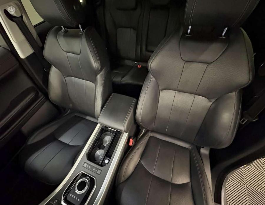 Grey Land Rover Range Rover Evoque 2016 in Marijampole, with an engine capacity of 2.00 L and mileage of 224 thousand km for 12450 €, photo 26 on AUTOMOTO.COM.LV