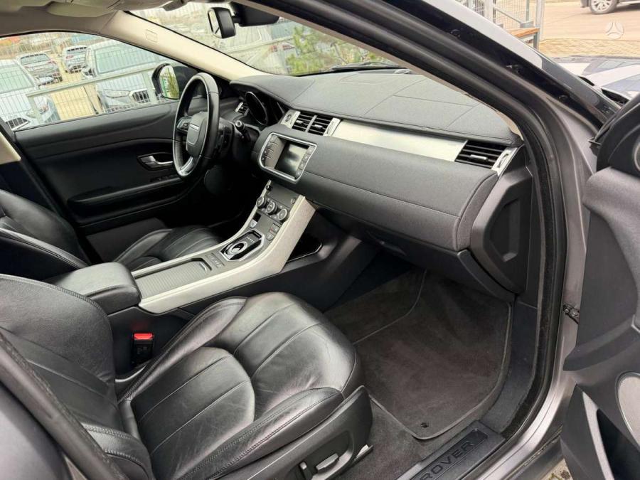 Grey Land Rover Range Rover Evoque 2016 in Siauliai, with an engine capacity of 2.00 L and mileage of 159 thousand km for 10800 €, photo 17 on AUTOMOTO.COM.LV