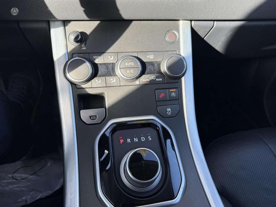 Pelēks Land Rover Range Rover Evoque 2016 Tauragė, ar dzinēja tilpumu 2.00 L un nobraukumu 160 tūkst. km par 9600 €, foto 17 vietnē AUTOMOTO.COM.LV